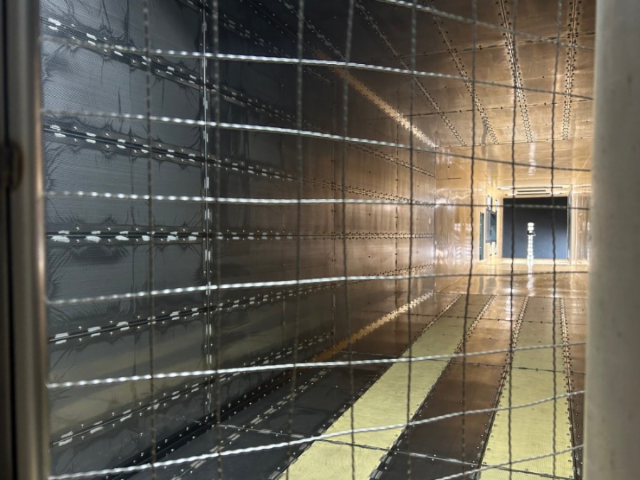 オムロンと共同開発した新型気象IoTセンサー「ソラテナPro」開発の裏側、JAXAの巨大な風洞試験場に潜入！ - ウェザーニュース