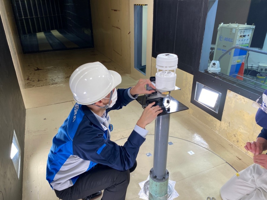 オムロンと共同開発した新型気象IoTセンサー「ソラテナPro」開発の裏側、JAXAの巨大な風洞試験場に潜入！ - ウェザーニュース