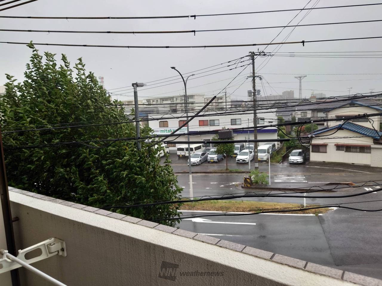 昼過ぎから雨足が強くなり、 傘を使用する 福岡県福岡市博多区 福岡県福岡市博多区の空 ウェザーニュース