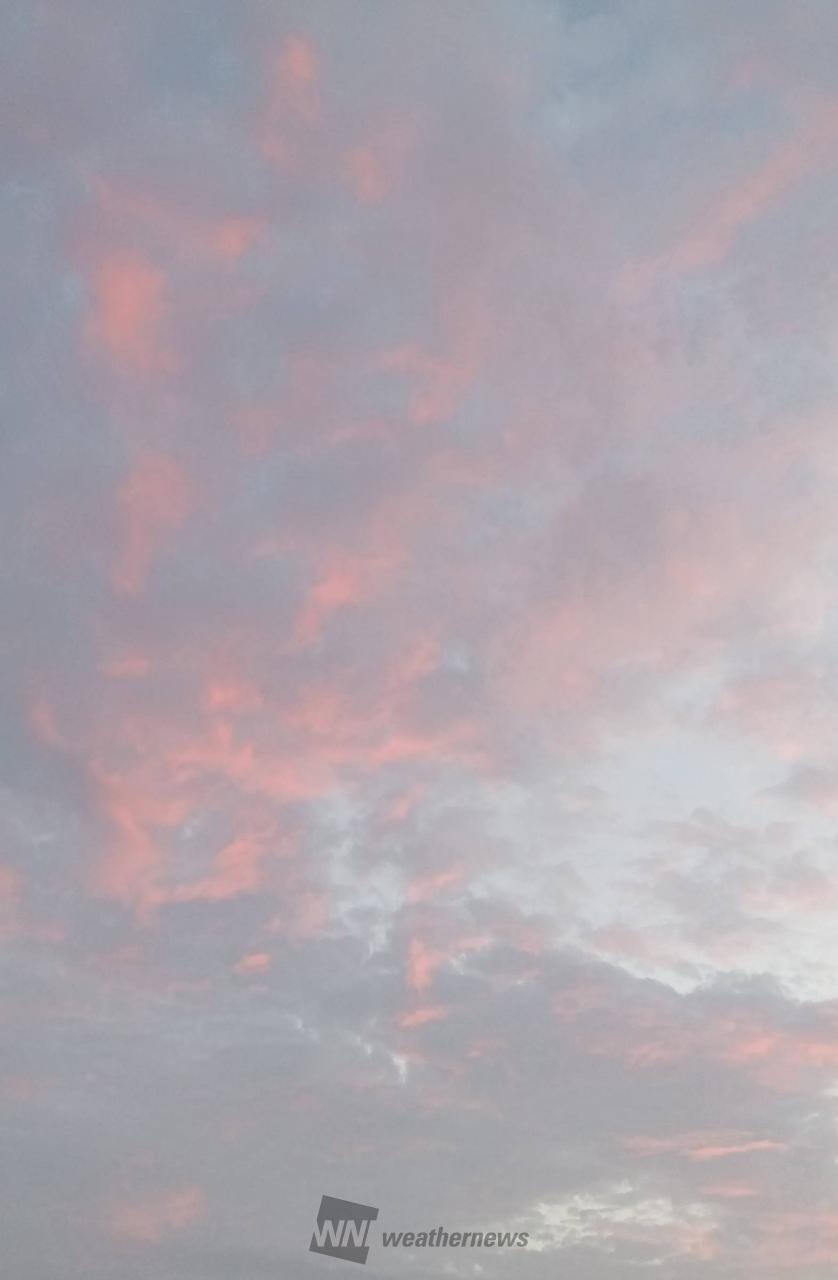 こんばんは🙇 雲のある夕焼け空です🌫️🌅 | 和歌山県東牟婁郡串本町 | -テングノオトシゴ- | ウェザーニュース